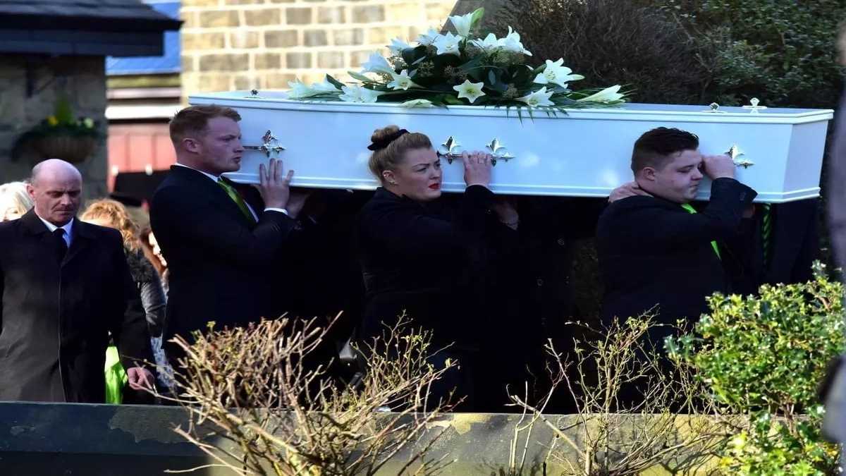 How to write a tribute for a funeral: step-by-step tutorial - YEN.COM.GH