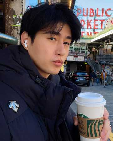 Zach Choi bio: age, early life, family, girlfriend, ASMR channel ...