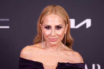 20 most famous Hispanic singers creating waves in the music industry ...