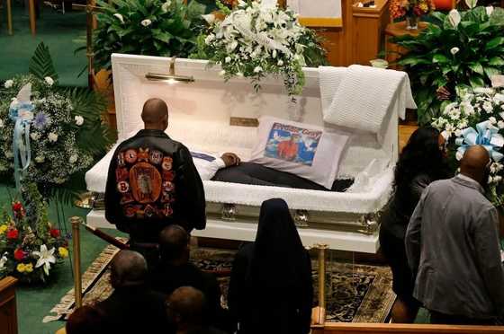 How to write a tribute for a funeral: step-by-step tutorial - YEN.COM.GH