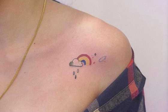 30+ unique female front shoulder tattoos that are stunning and ...