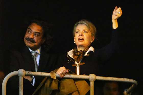 Who Is Ann Carlson Khan The Untold Story Of Shad Khans Wife Yencomgh