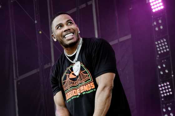 A list of 15 rappers with the most number 1 hits and their respective ...