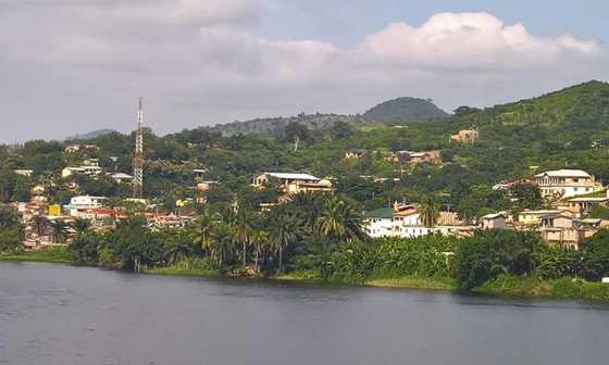 What are some of the ancient towns in Ghana and their regions? - YEN.COM.GH