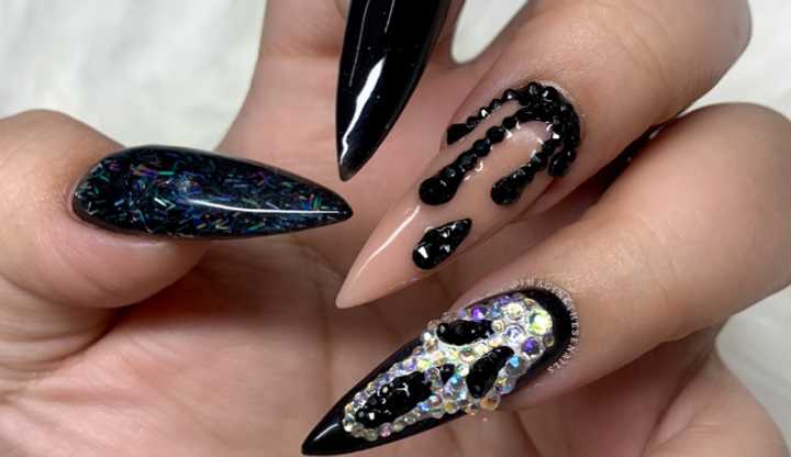 15 classy rhinestone nail designs that are stylish and trendy - YEN.COM.GH