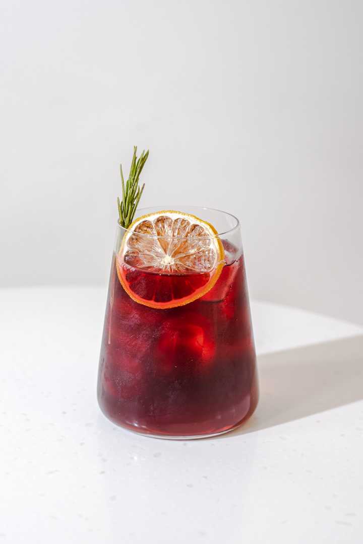 Here is how to prepare sobolo drink with pineapple in Ghana - YEN.COM.GH