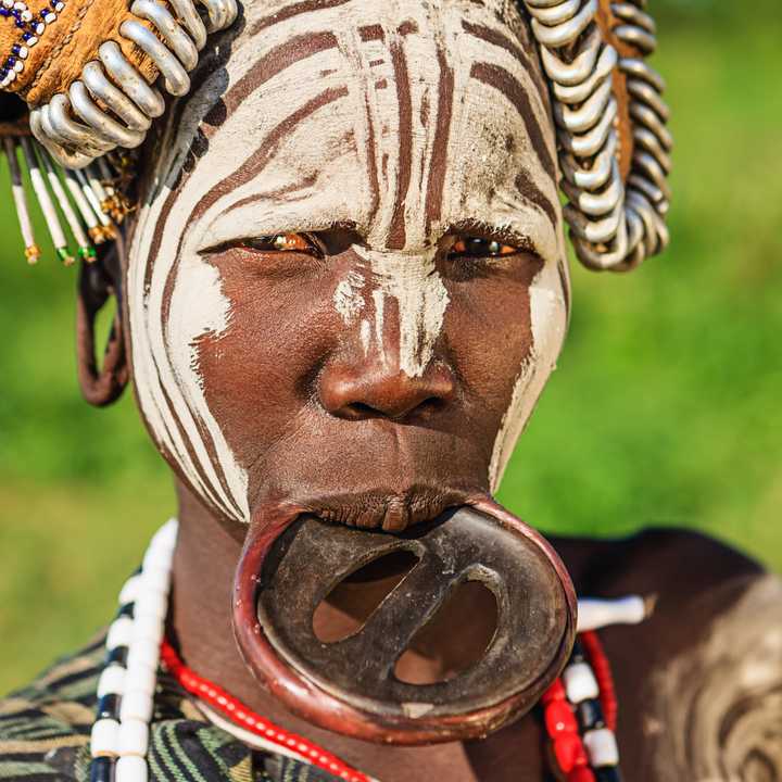 African lip plates: how do they eat? Аll your questions answered - YEN ...