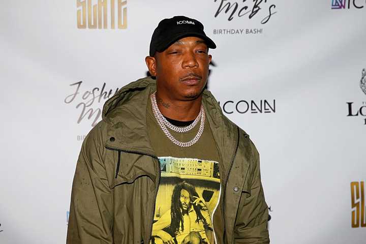 A list of 15 rappers with the most number 1 hits and their respective ...