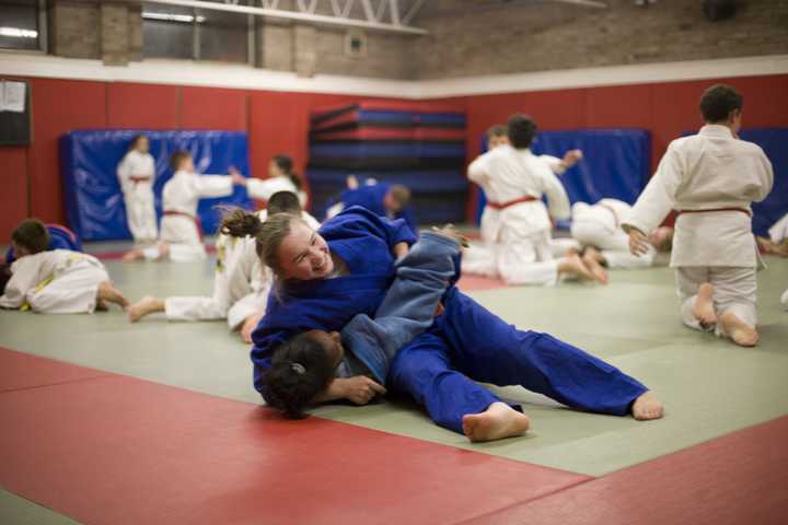 What is the easiest sport? 10 easiest sports to learn and play - YEN.COM.GH