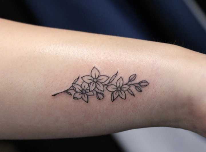 Top 30 types of flower tattoos and their symbolism - YEN.COM.GH